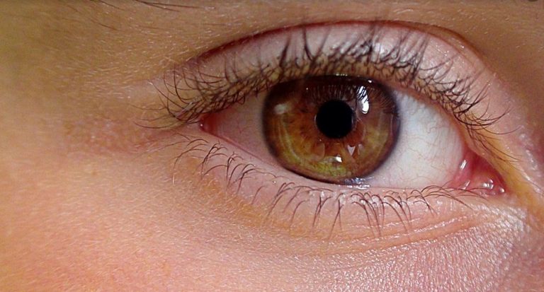 Chirurgie du remplacement du cristallin naturel - operation-des-yeux.com